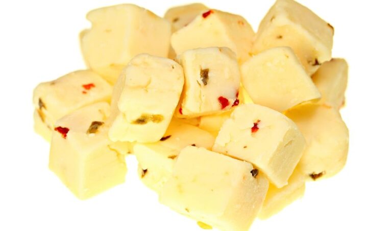 12 Best Mozzarella Substitutes For Pizza - FOODANDKITCHENAPPLIANCES