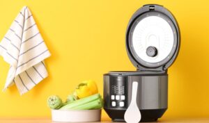 Crockpot on Warm Instead of Low: Pros and cons - FOODANDKITCHENAPPLIANCES